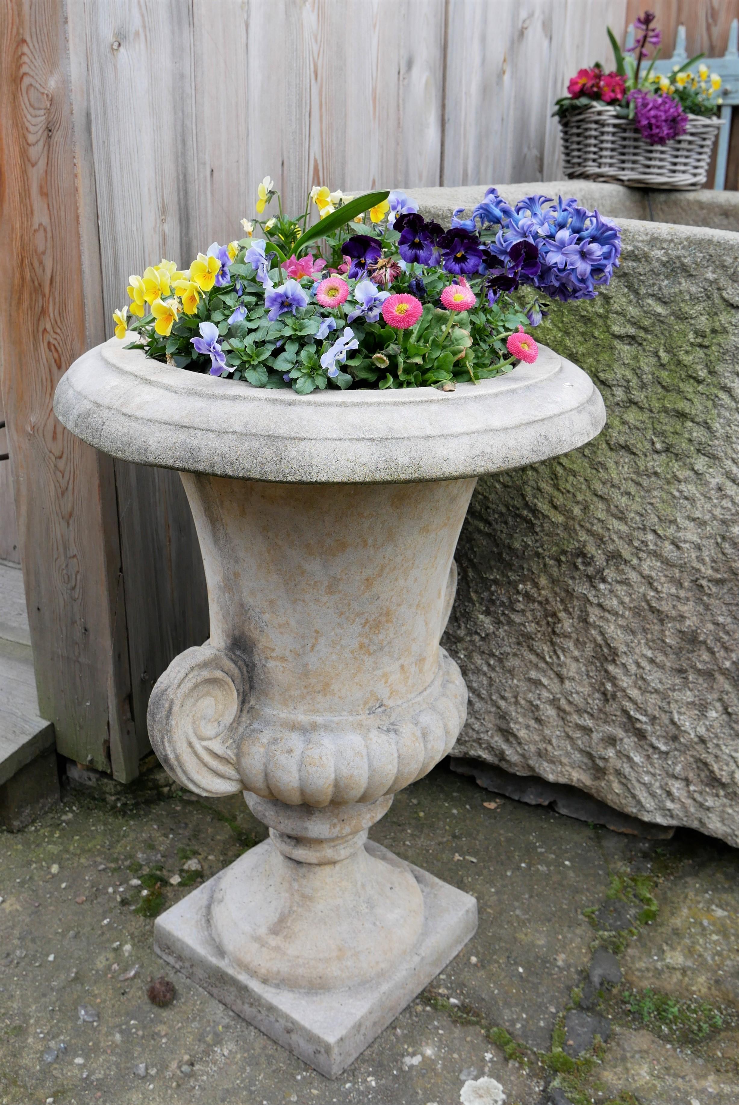 Gartenvase - Sandsteinguß | Historische Bauelemente | Jetzt online ... Gartenvase - Sandsteinguß | Historische Bauelemente | Jetzt online ...